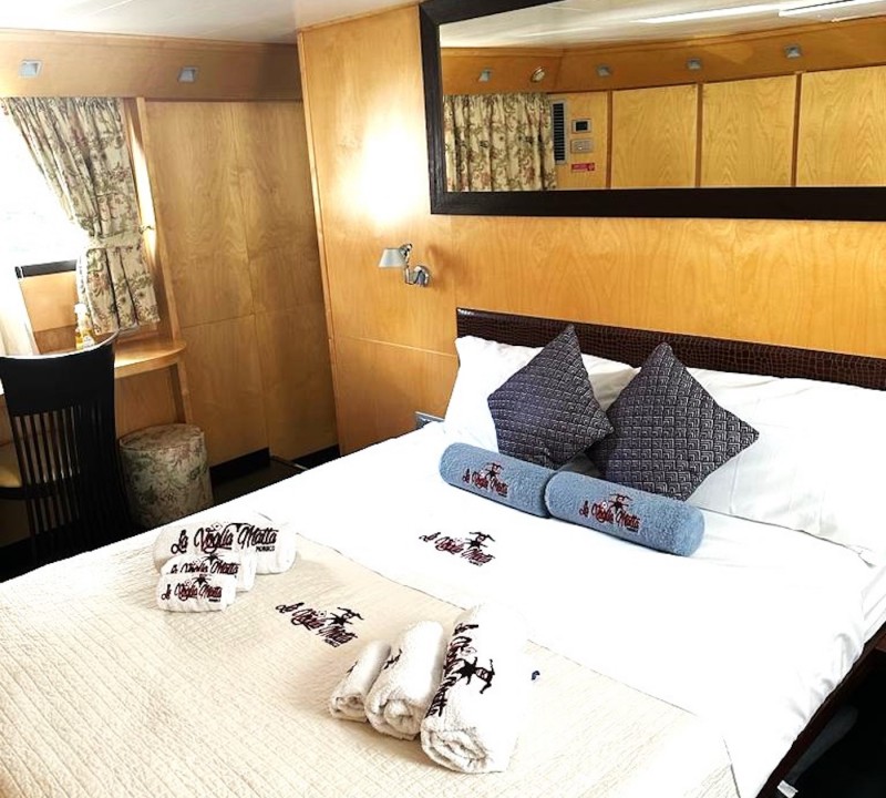 LA VOGLIA MATTA Yacht Charter Details, Clemna | CHARTERWORLD Luxury ...